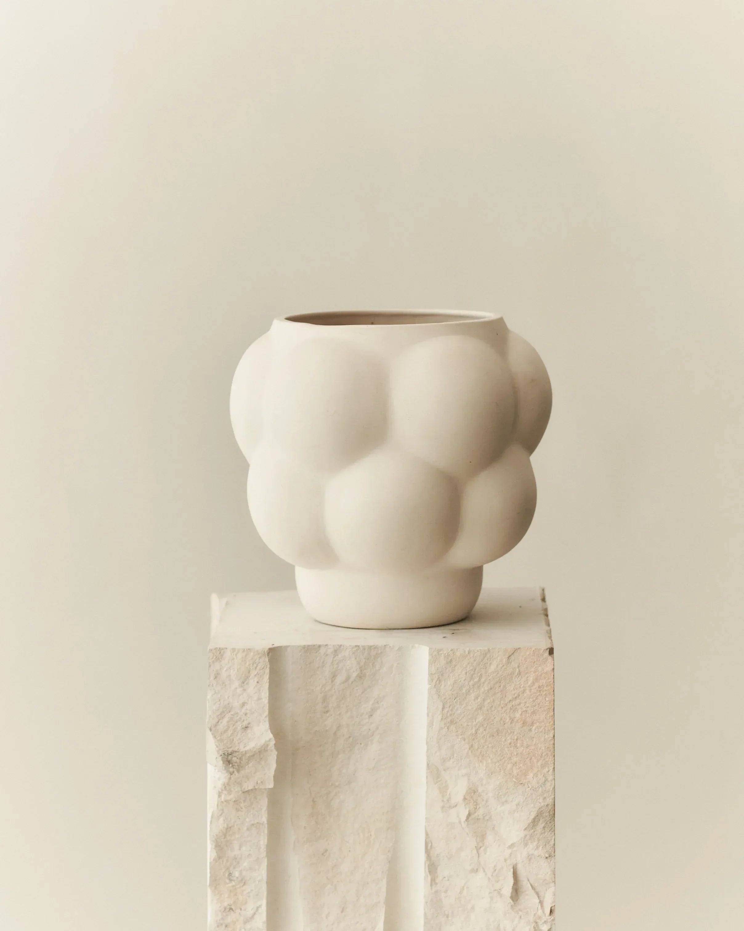 BALLOON POT 09 – LOUISE ROE